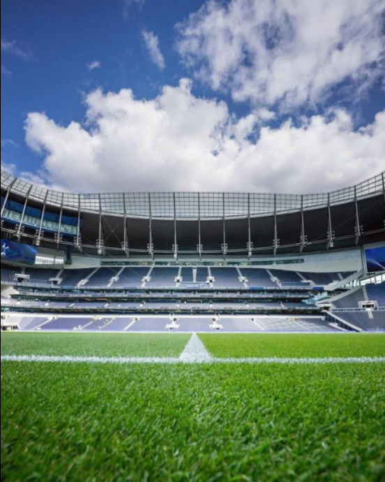 Plantilla de Professional Modern Stadium Field With Blue Sky Background ...