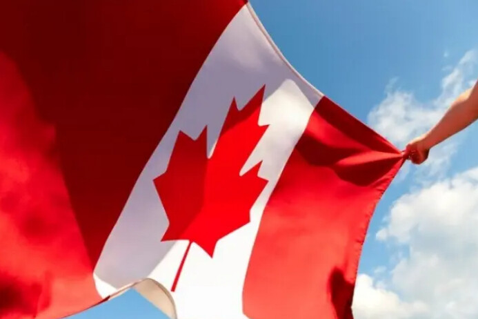 Plantilla de Red Canadian Flag Outdoors Poster | PosterMyWall